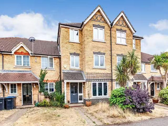 Rental! 2 BA 6 bedroom Mid Terrace House to rent, Nightingale.