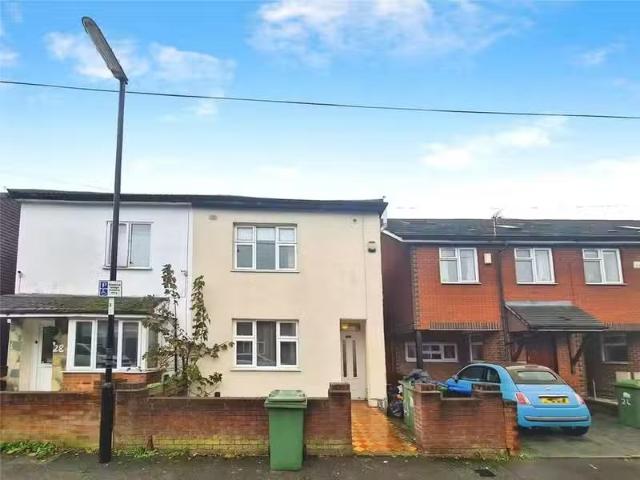 Rental! 2 BA 6 bedroom Mid Terrace House to rent, Spear Road.
