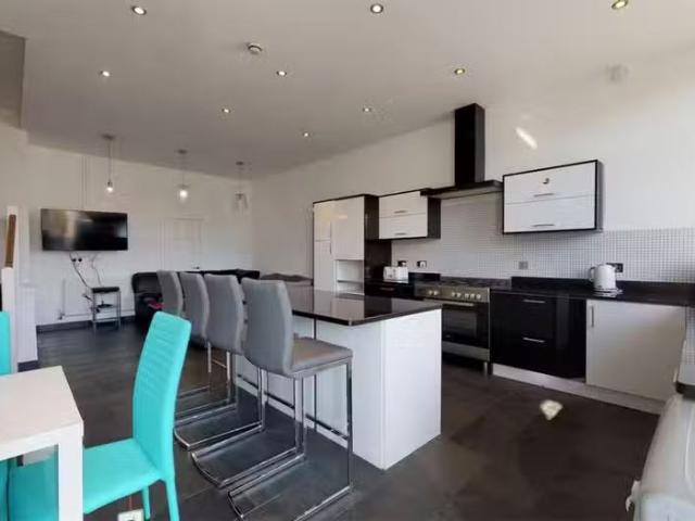 Cheap 2 BA 6 bedroom Room to rent, College Avenue, Plymouth, P.