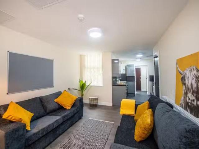 For Rent! 2 BA 6 bedroom terraced house for rent in Empress Ro.