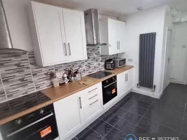 For Rent! 2 BA 1 bedroom house share for rent in Brereton Aven.