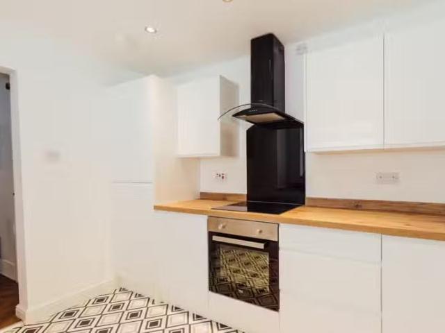 Cheap 2 BA 1 bedroom house share for rent in Lambert Street, H.