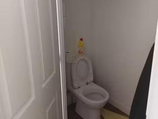 Rental! 2 BA 1 bedroom house share for rent in Thresher Close.