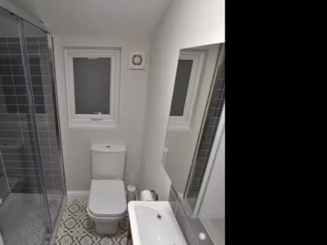 Cozy 2 BA 1 bedroom terraced house for rent in Room 7, Ashley.