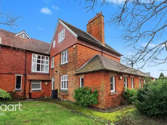 Nice 2 BA 2 bedroom character property for rent in Belper Road.
