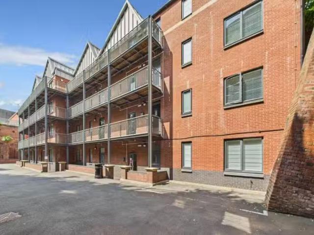Unique 2 BA 2 bedroom apartment for rent in Mint Drive, Hockle.