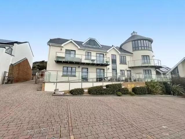 Just in! 2 BA 2 bedroom apartment for rent in Bowleaze Coveway.