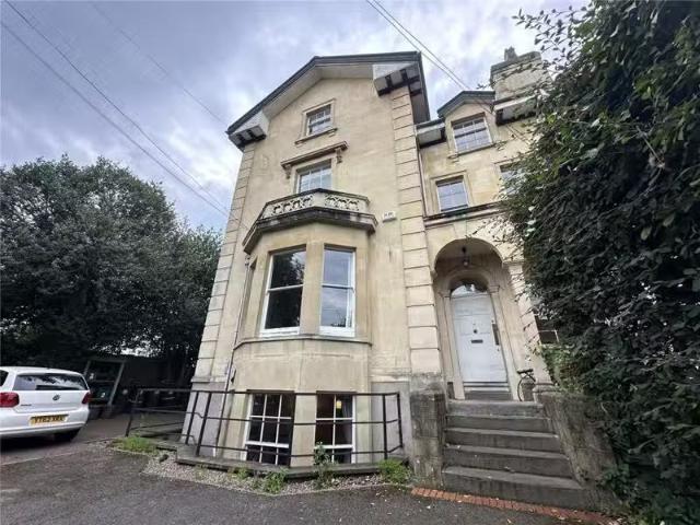 Cheap 2 BA 2 bedroom apartment for rent in Cotham, Cotham Side.