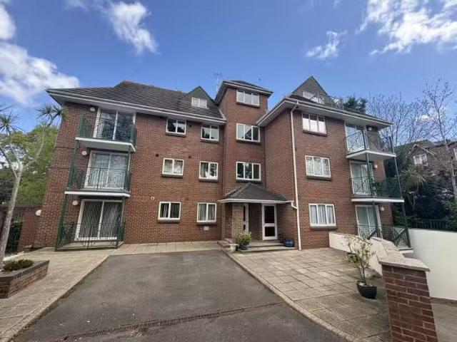 For Rent! 2 BA 2 bedroom apartment for rent in Exeter Park Roa.