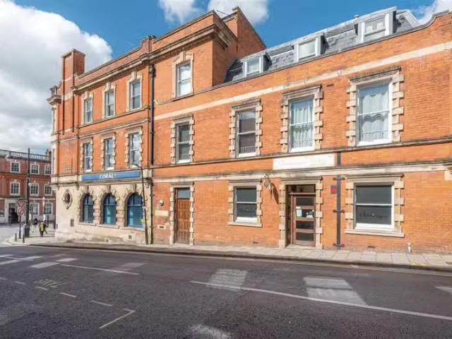 Cheap 2 BA 2 bedroom apartment for rent in High Street, High W.