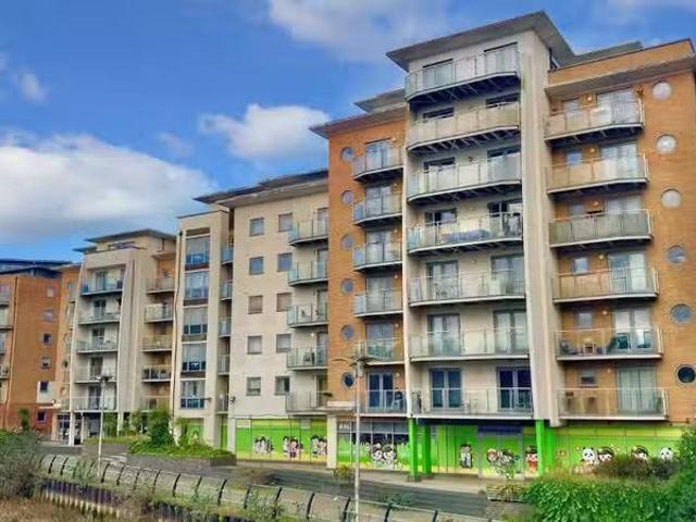Nice 2 BA 2 bedroom apartment for rent in Sail House, Colchest.