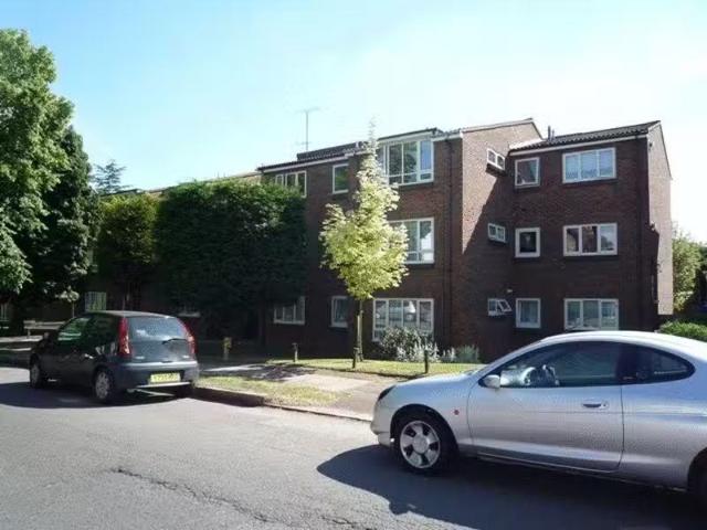 Unique 2 BA 2 bedroom apartment for rent in The Avenue, Hatch.