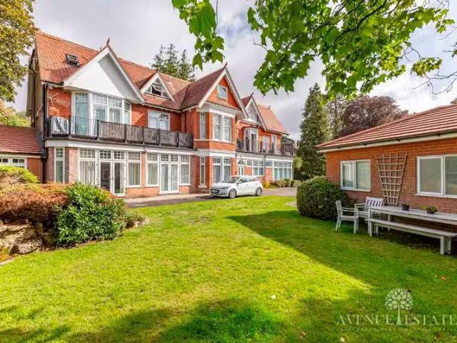 Unique 2 BA 2 bedroom ground floor flat for rent in Pinewood R.