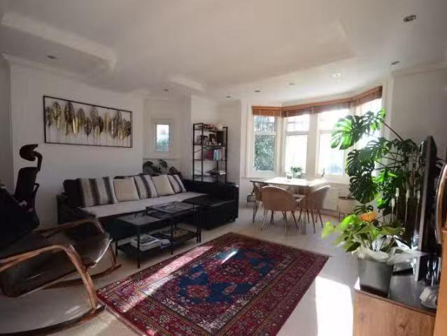 Deal! 2 BA 2 bedroom detached house for rent in 10 Milton Road.
