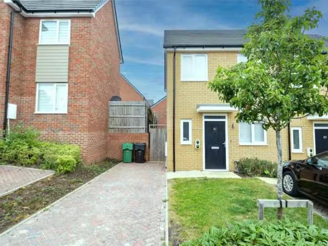 Unique 2 BA 2 bedroom end of terrace house for rent in Skylark.