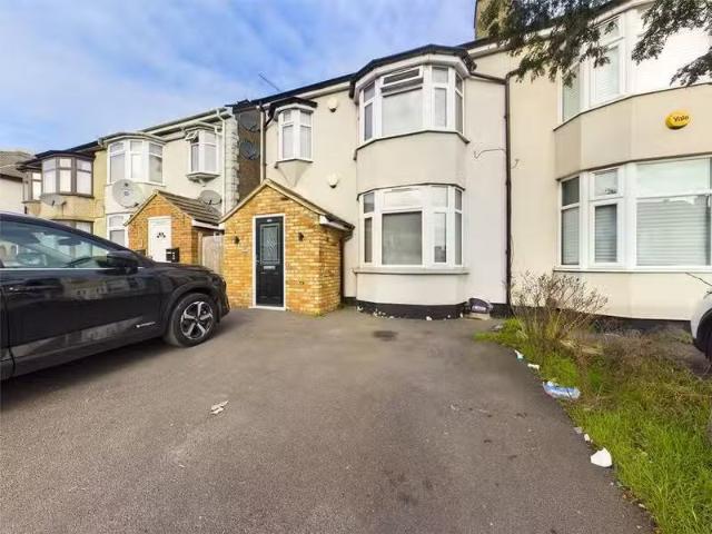 Rental! 2 BA 2 bedroom Flat to rent, South Street, Romford, RM.
