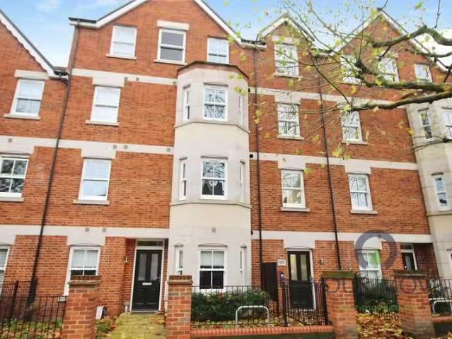 Unique 2 BA 2 bedroom Flat to rent, Warwick Avenue, Bedford, M.