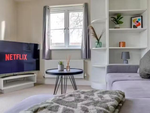 Cozy 2 BA 2 bedroom flat for rent in Alpersons, Hatfield, AL10