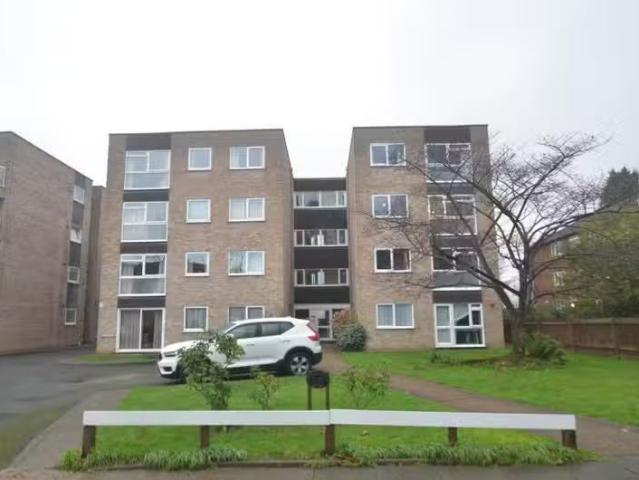 Just in! 2 BA 2 bedroom flat for rent in Brackley Road, Becken.
