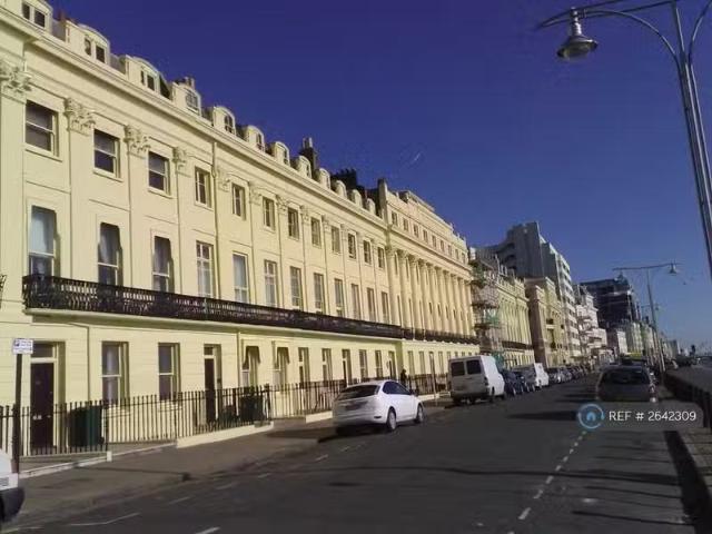 Unique 2 BA 2 bedroom flat for rent in Brunswick Terrace, Hove.
