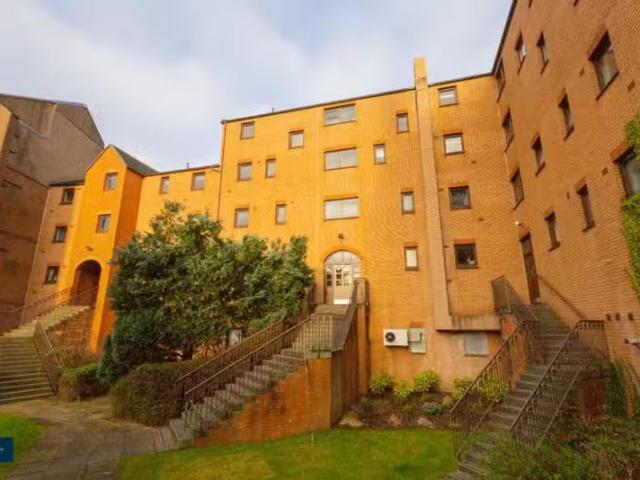 For Rent! 2 BA 2 bedroom flat for rent in Flat 2/1, 17 Albion.