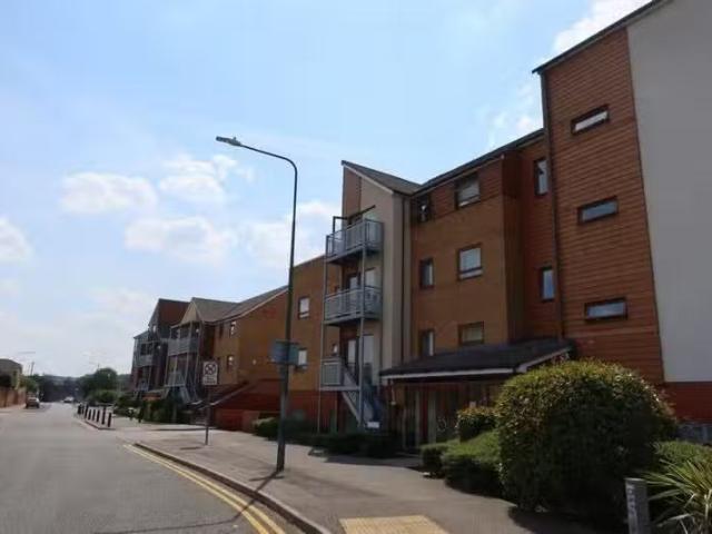 For Rent! 2 BA 2 bedroom flat for rent in Hibernia Court, Nort.