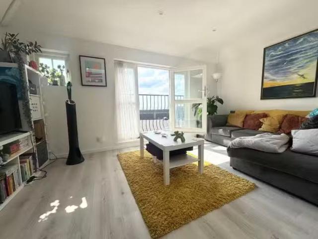 Charming 2 BA 2 bedroom flat for rent in High Street, Margate.