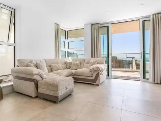 Deal! 2 BA 2 bedroom flat for rent in Marine Drive, Aqua Vista.