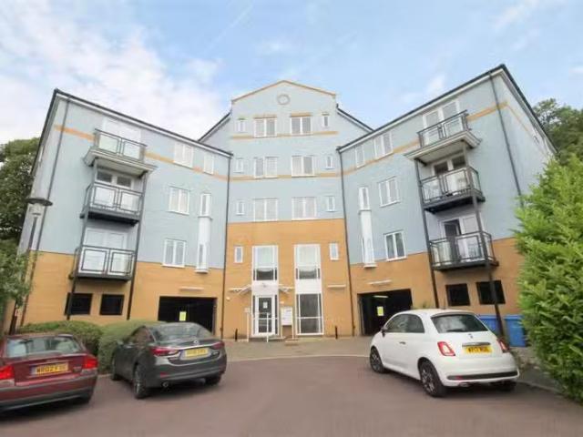 Nice 2 BA 2 bedroom flat for rent in Pier Close Portishead Bri.