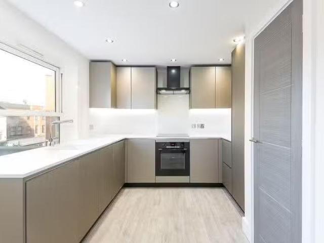 New 2 BA 2 bedroom flat for rent in South End, Croydon, CR0