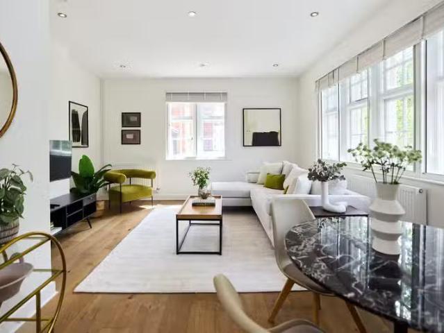 Unique 2 BA 2 bedroom property to let in Marianne Close, Londo.