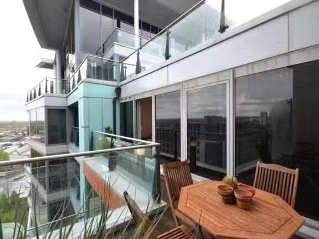 Unique 2 BA 2 bedroom property to let in The Boulevard, Imperi.