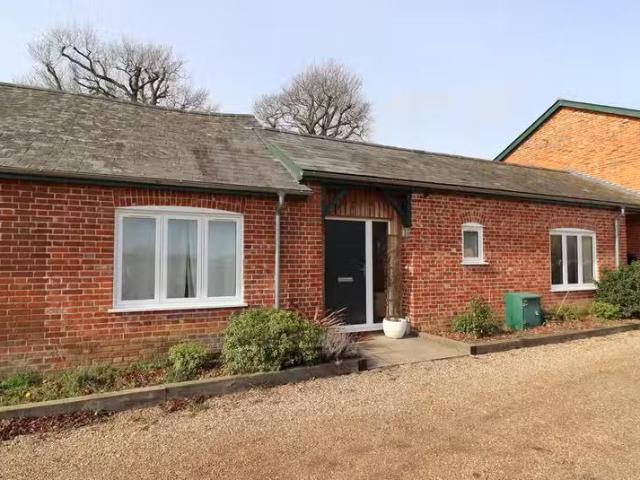 Unique 2 BA 2 bedroom terraced bungalow for rent in Straight R.