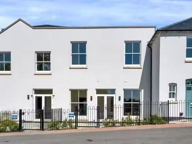 Cheap 2 BA 2 bedroom terraced house for rent in Sysonby Lodge.
