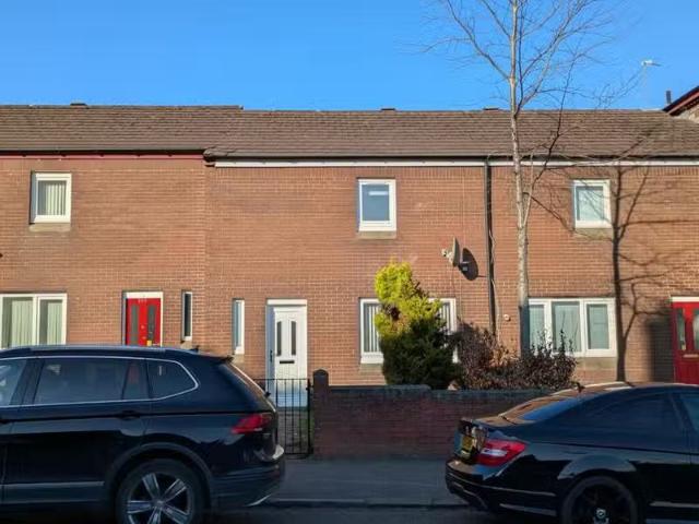 New 2 BA 2 bedroom terraced house for rent in Tollcross Road.