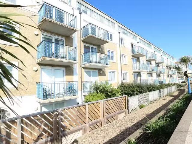 Unique 2 BA 3 bedroom ground floor maisonette for rent in Mert.
