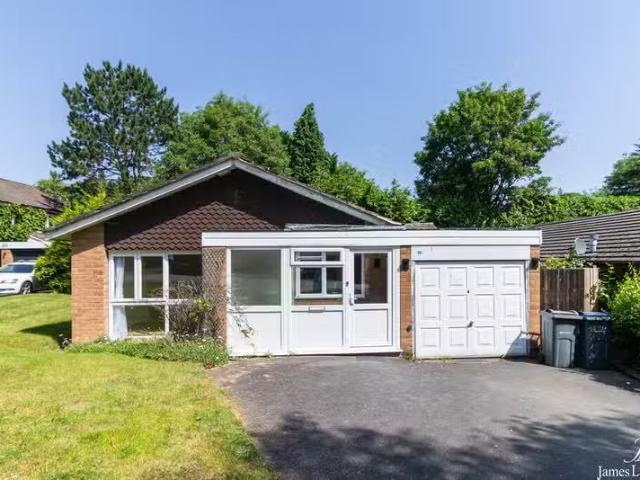 Unique 2 BA 3 bedroom detached bungalow for rent in Hampshire.
