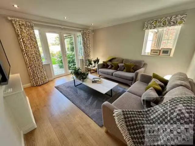 Rental! 2 BA 3 bedroom detached house for rent in Gayton Close.