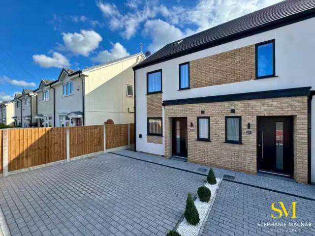 Deal! 2 BA 3 bedroom detached house for rent in Lovelady Grove.
