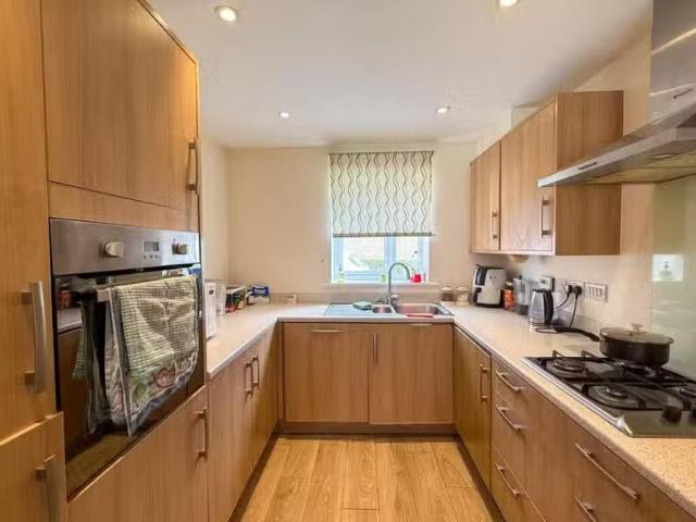 Deal! 2 BA 3 bedroom detached house for rent in Spitfire Road.