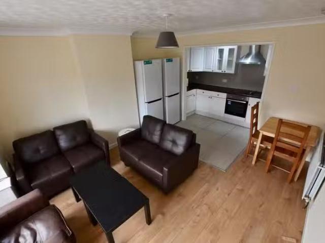 Rental! 2 BA 3 bedroom detached house for rent in Raleigh Road.