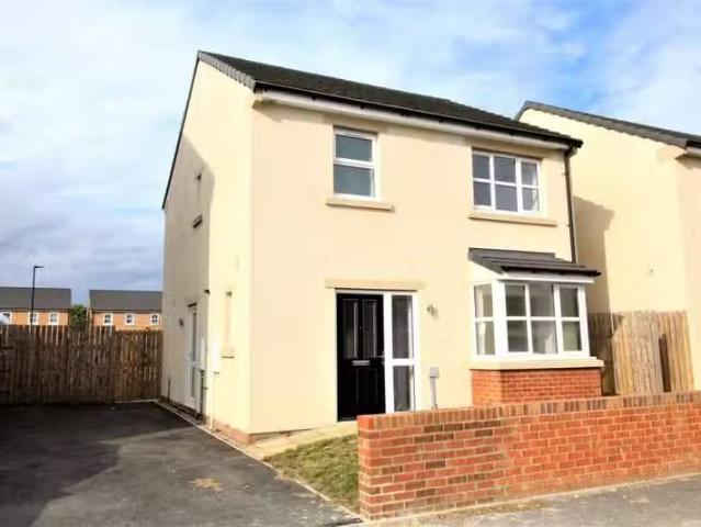 Unique 2 BA 3 bedroom Detached House to rent, Briars Lane, Sta.