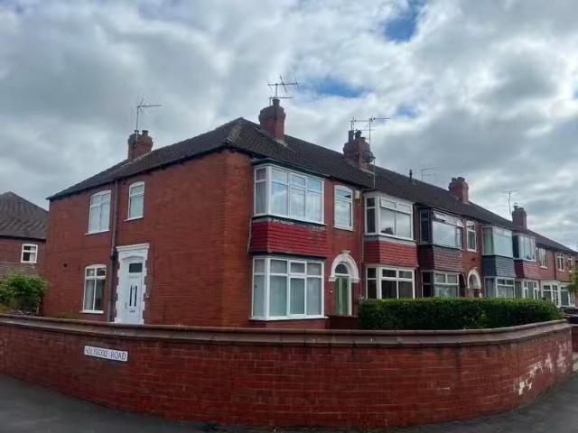 Charming 2 BA 3 bedroom end of terrace house for rent in Holyr.