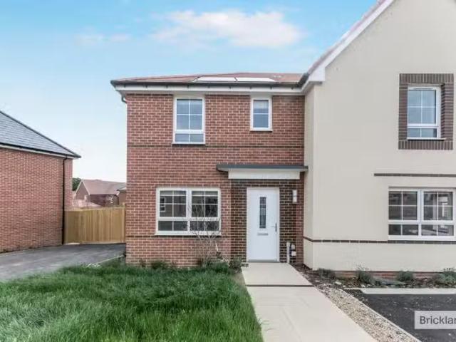 Unique 2 BA 3 bedroom end of terrace house for rent in Tangmer.