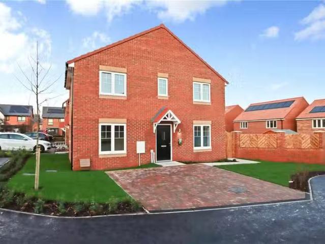 Unique 2 BA 3 bedroom End Terrace House to rent, Argus Gardens.