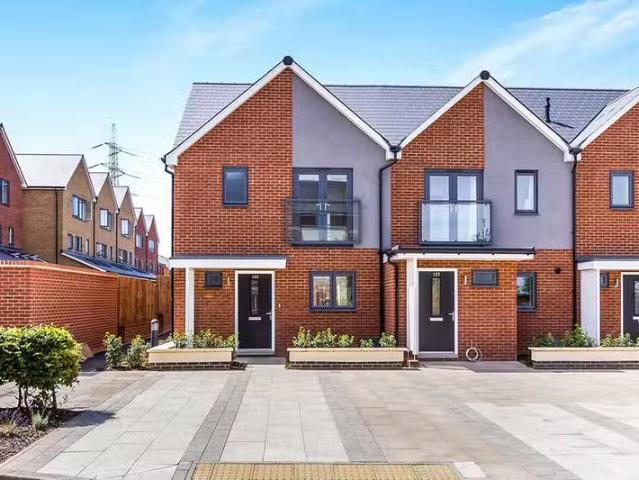 Unique 2 BA 3 bedroom End Terrace House to rent, Springhead Pa.