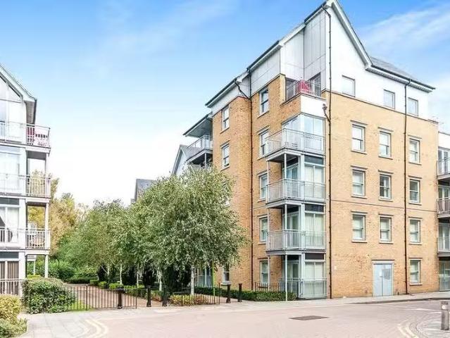 Just in! 2 BA 3 bedroom Flat to rent, Bingley Court, Canterbur.