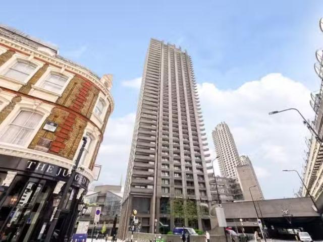 Unique 2 BA 3 bedroom flat for rent in Barbican, Cromwell Towe.