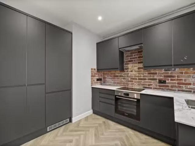 Unique 2 BA 3 bedroom flat for rent in Richmond Hill, Bournemo.