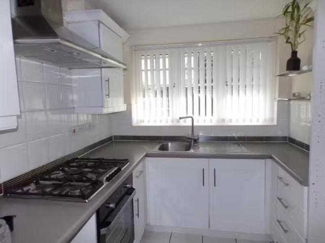 Deal! 2 BA 3 bedroom house for rent in Matchwood Close, Garsto.